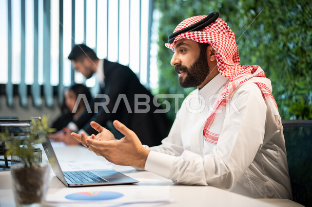 An Arab Saudi Gulf employee wearing a traditional Saudi shemagh and ...