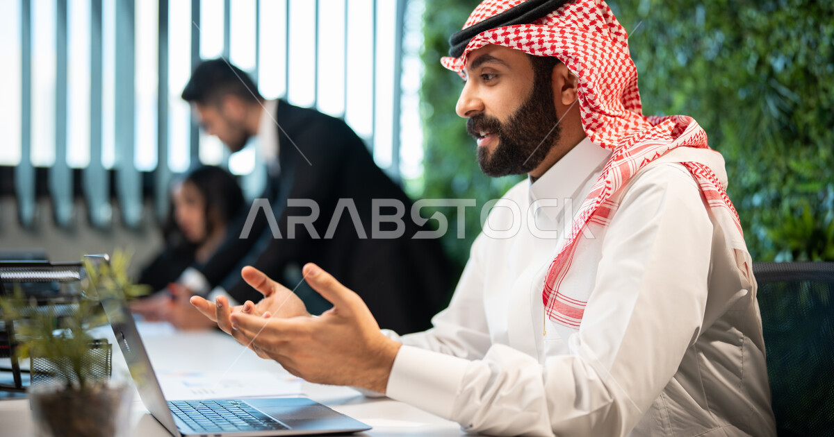 An Arab Saudi Gulf employee wearing a traditional Saudi shemagh and ...