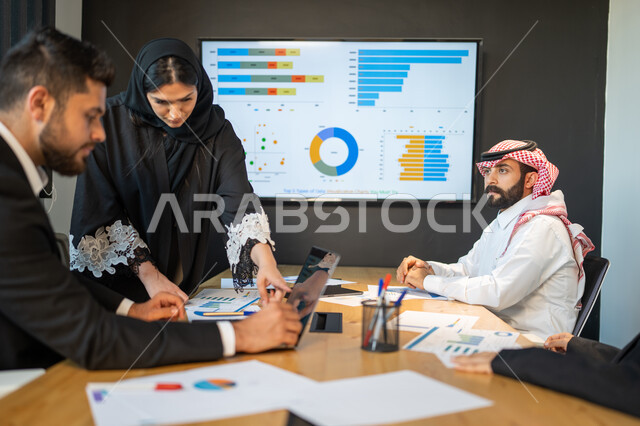 مفهوم التشاركية والتعاون بين الفريق, اعضاء فريق عمل عربي خليجي سعودي ...