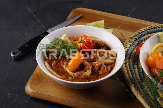 طبق من المطازيز شعبي عربي سعودي خليجي على قاعدة خشبيه, المطبخ السعودي ...