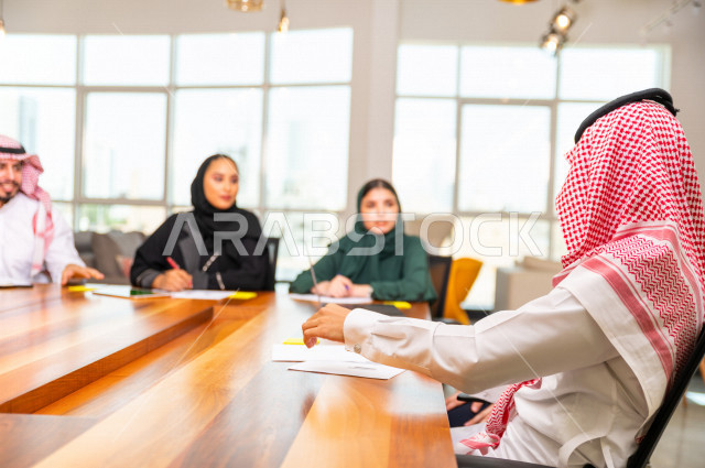 A group of Saudi Arabian Gulf businessmen and businesswomen gathered ...