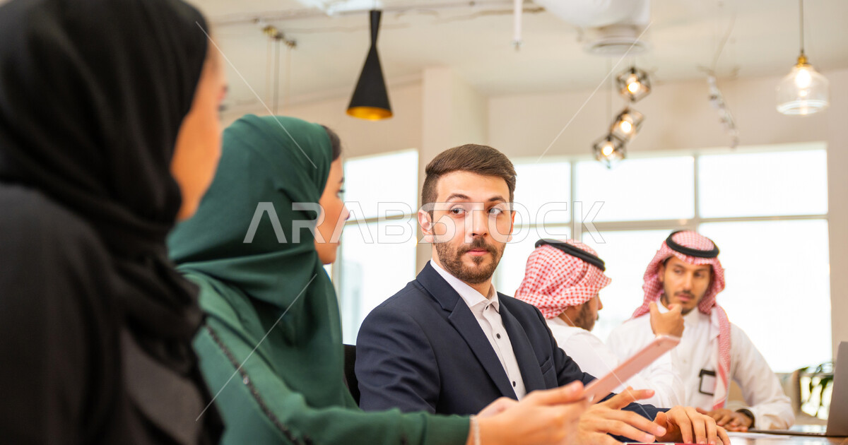A group of Saudi Arabian Gulf businessmen and businesswomen gathered ...