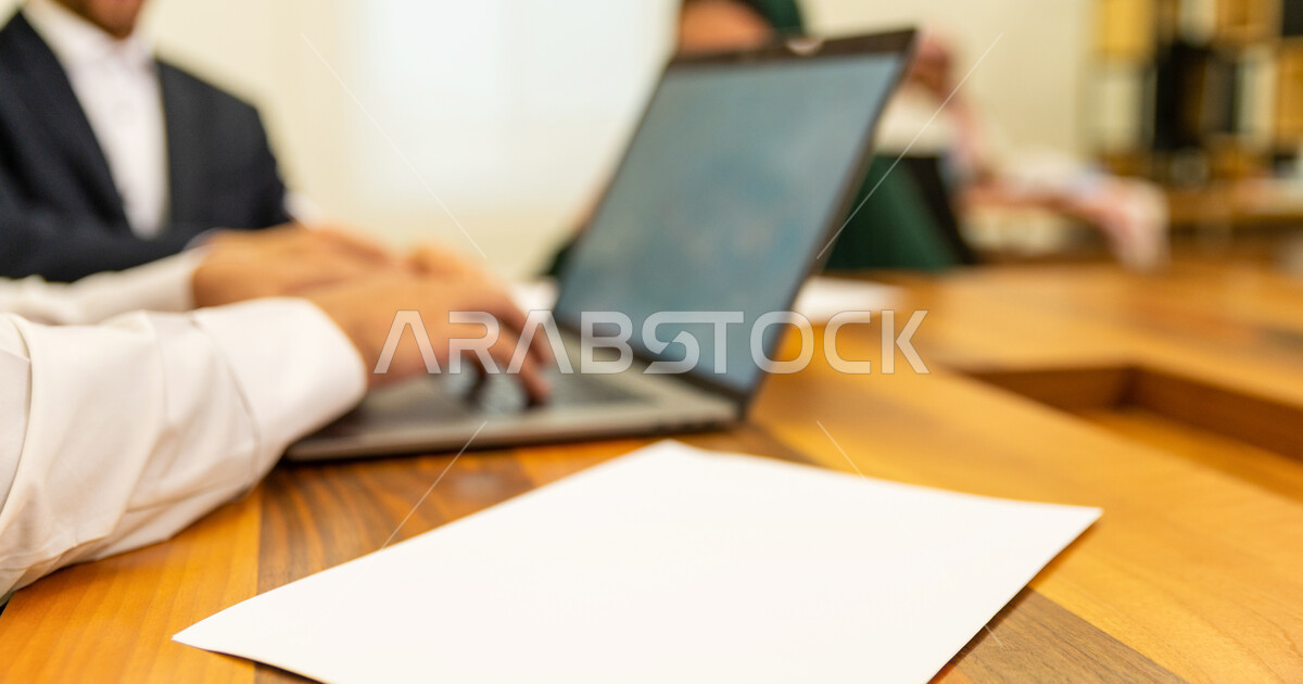 Administrative meeting with a group of Saudi Gulf people in the ...