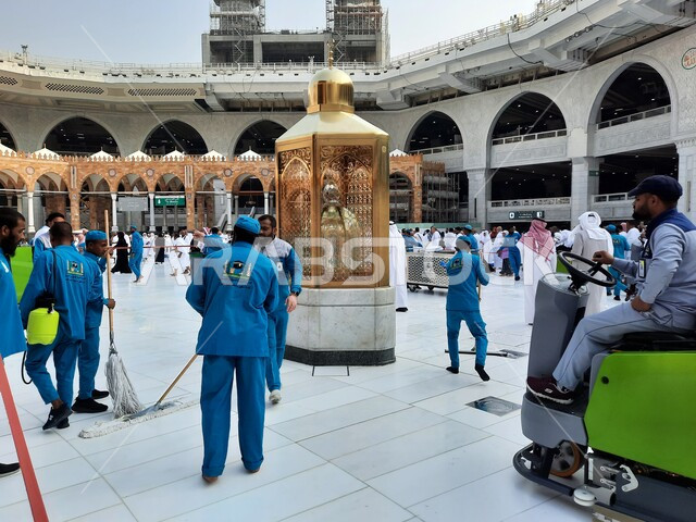 The Holy Mosque in Mecca in the Kingdom of Saudi Arabia, pilgrims and ...