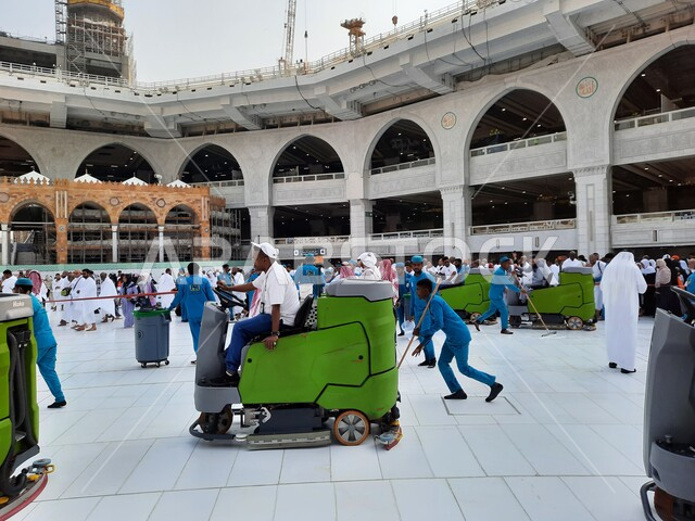 Cleaning crews in the courtyard of the Holy Mosque of Mecca, the Grand ...