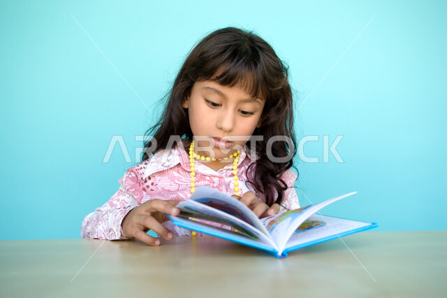 Reading entertaining pictorial stories, gestures of attention and ...