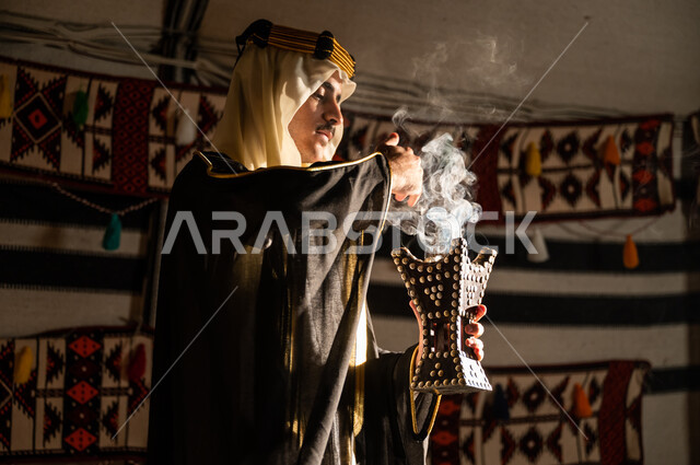 Wearing popular costumes on Founding Day 1727, using agarwood to ...