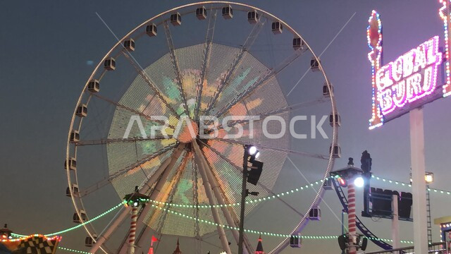 The famous tourist landmarks and attractions in Dubai, the family ...