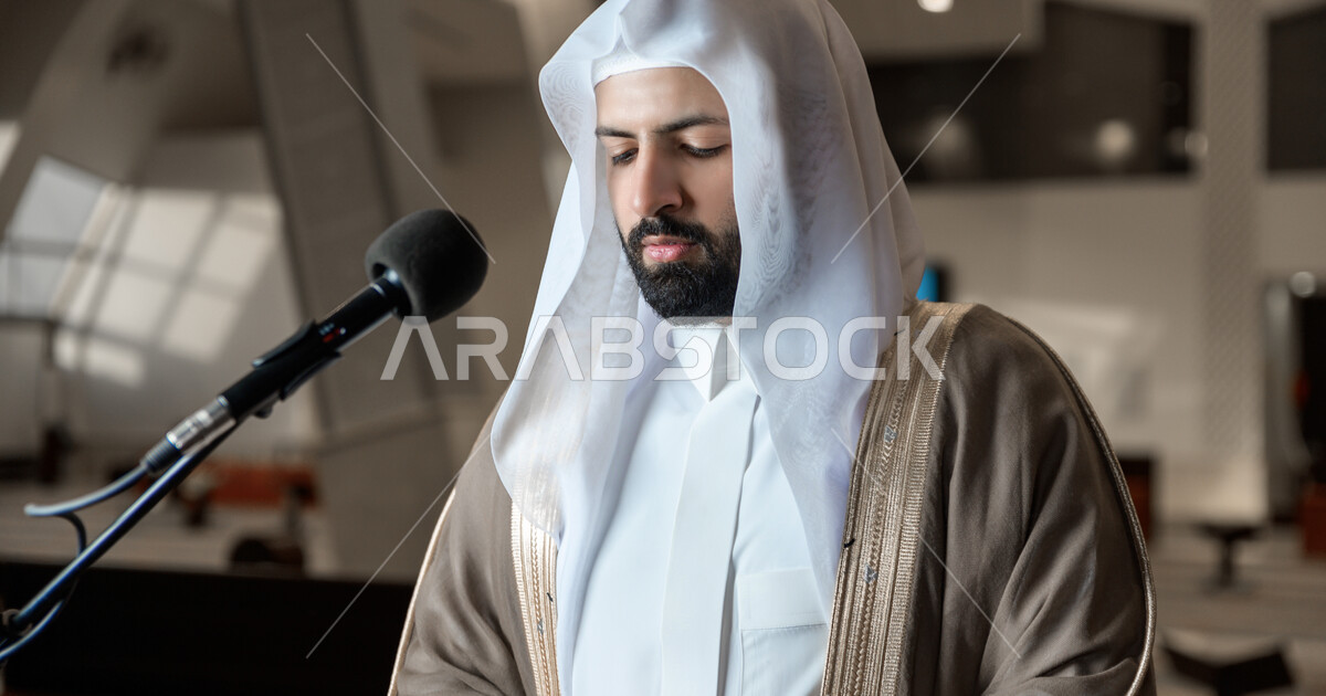 The imam of a Saudi Gulf mosque in a mosque in the Kingdom of Saudi ...