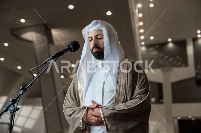 The imam of a Saudi Gulf mosque in a mosque in the Kingdom of Saudi ...