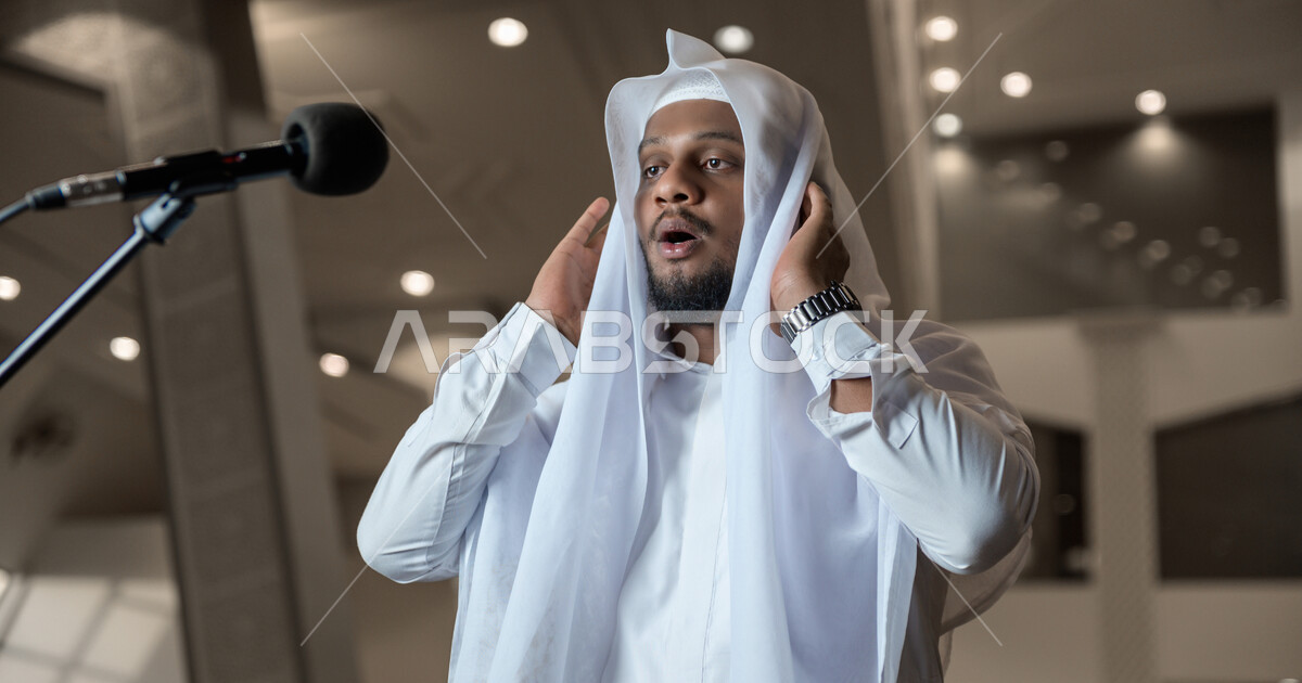 The imam of a Saudi Gulf mosque in a mosque in the Kingdom of Saudi ...