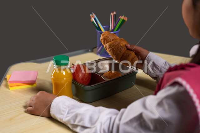 Eating healthy foods during school recess, the role of schools in ...