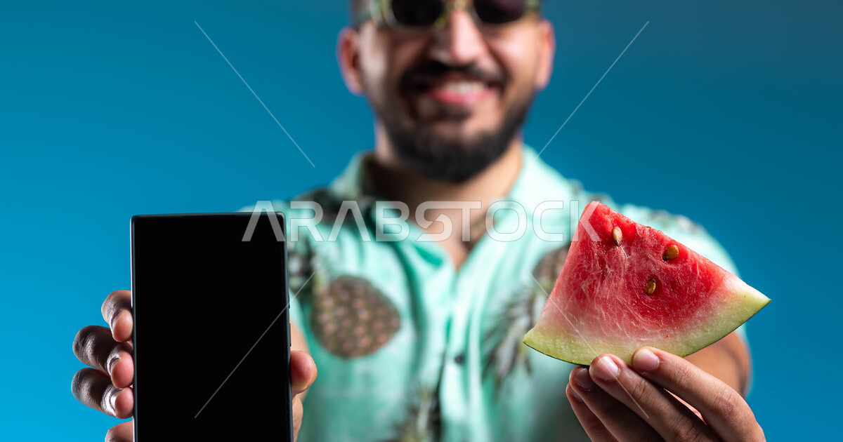 تناول الفواكه الصيفية المنعشة, استخدام برامج وتطبيقات الهاتف المحمول ...