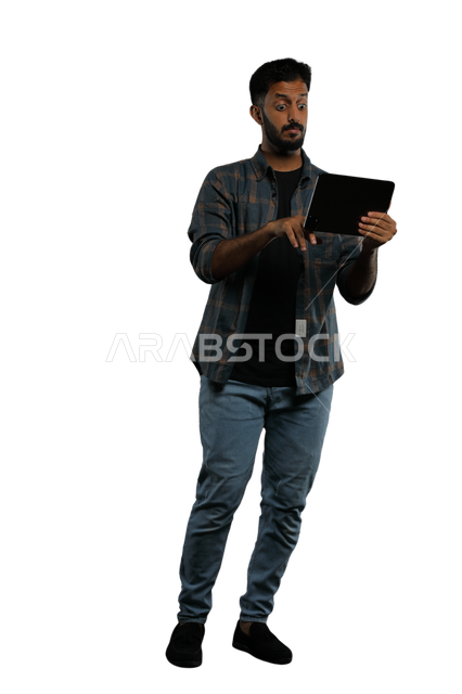 المفاجأة والدهشه بأمر ما، ايماءات الانفعال والاندماج أثناء مشاهدة شيء