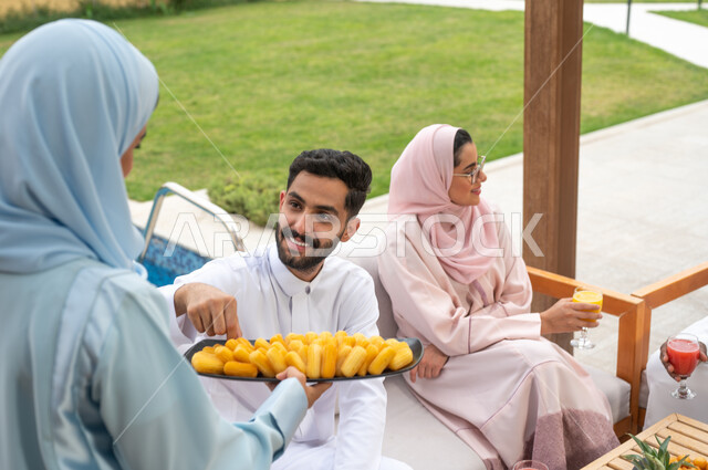 An atmosphere full of friendliness and love, family gatherings in one ...