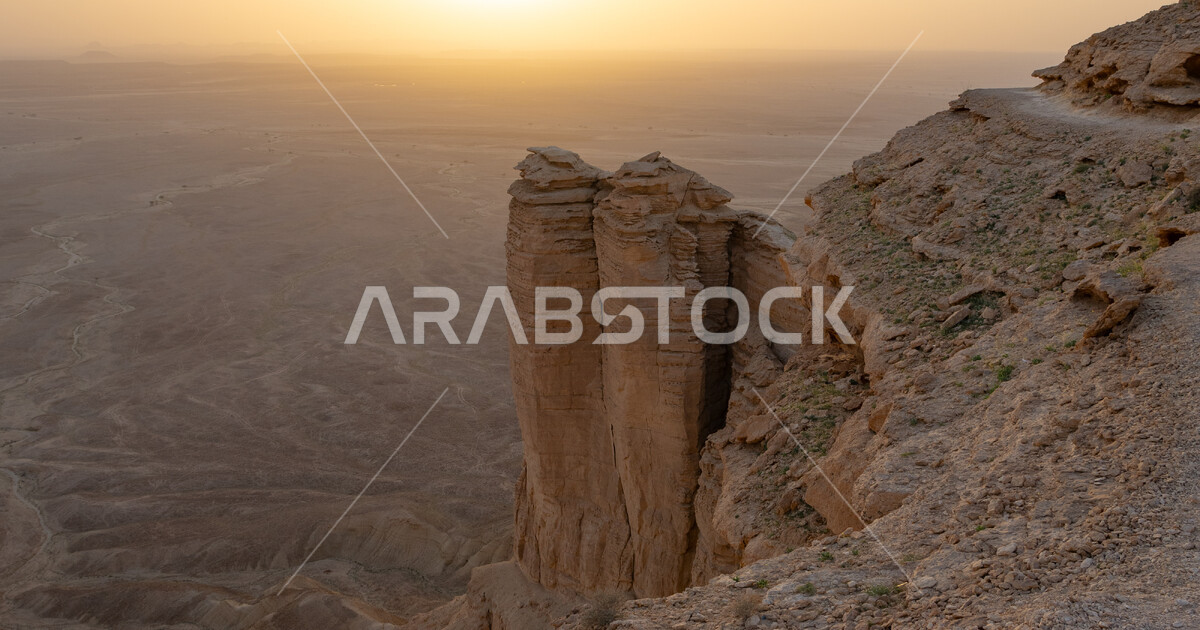 معالم طبيعية اثرية سياحية مشهورة، حافة نهاية العالم الصخرية في صحراء ...