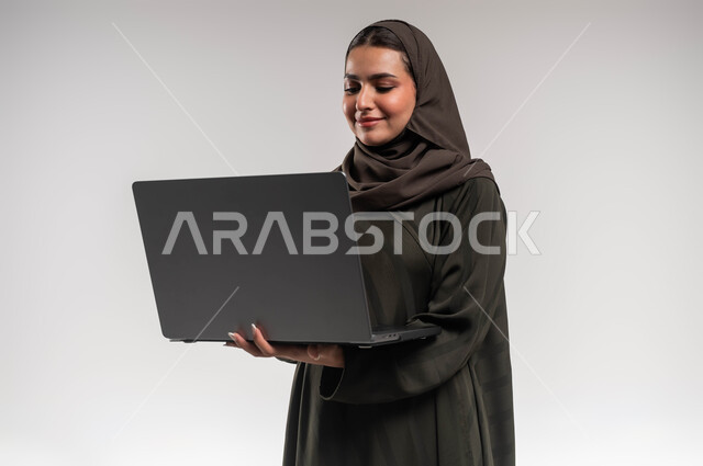 Professions and jobs for Saudi women, business management through ...