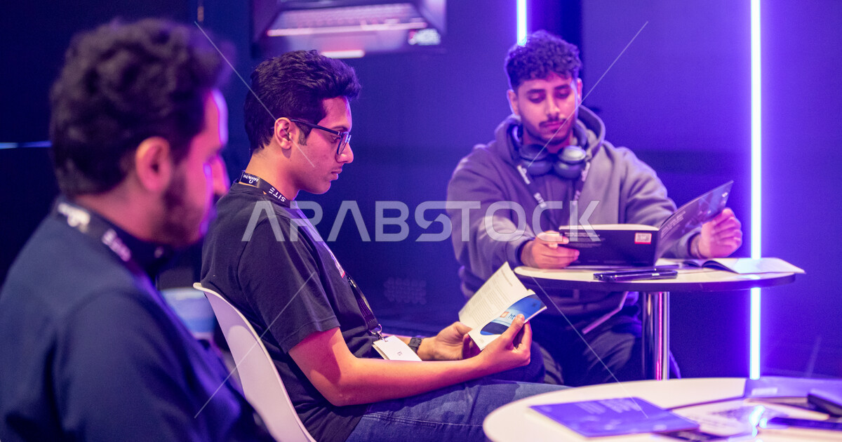 Awareness against illegal hacking, a group of Saudi Gulf Arab youth ...