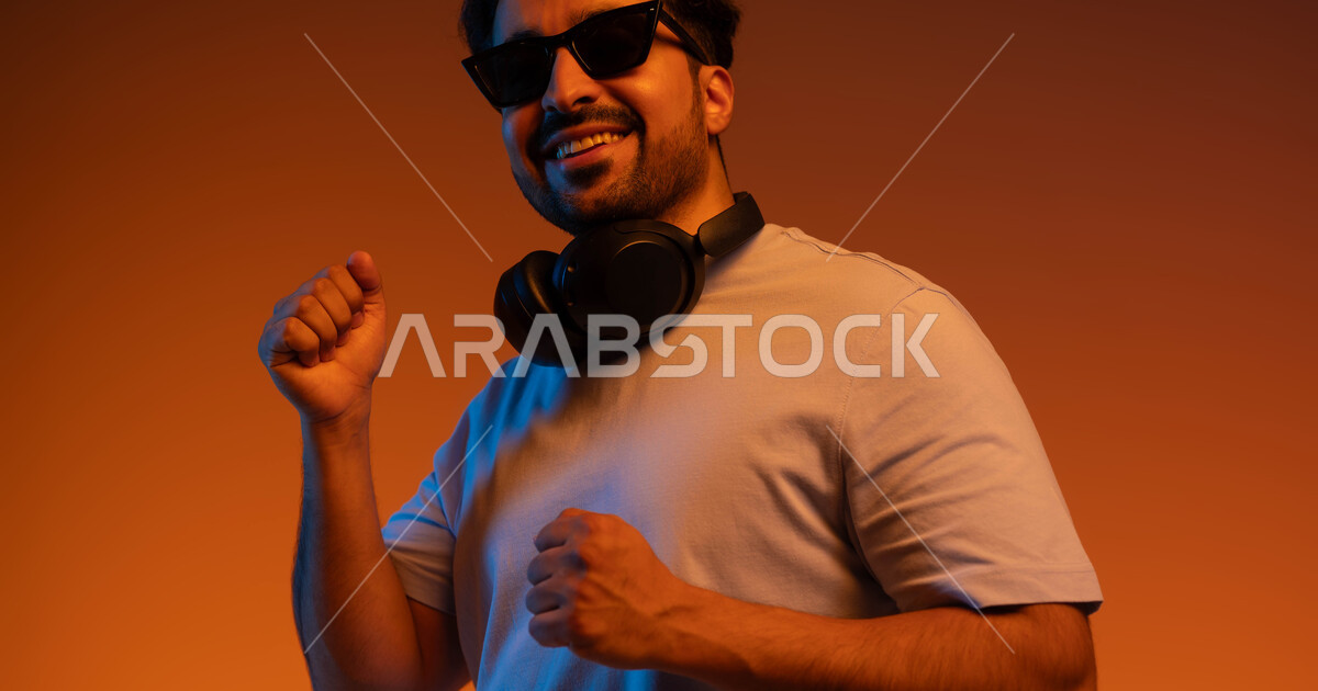 Artistic singing talents, gestures and expressions to blend in with the ...