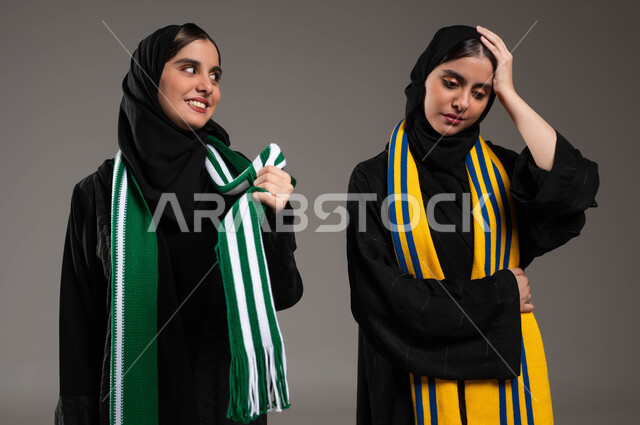 Wearing encouragement scarves for football teams, expressions of joy at ...