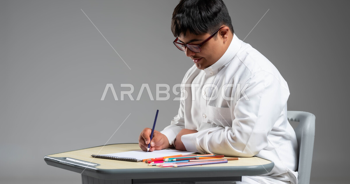 Using wooden crayons, developing artistic skills for people of ...