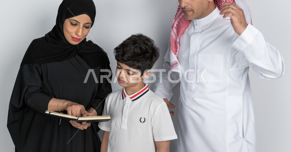 Portrait of a happy Saudi Arabian Gulf family with suitcases, ready to ...