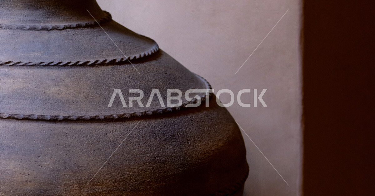 A close-up picture of a ceramic pottery bowl, the ancient Arab heritage ...