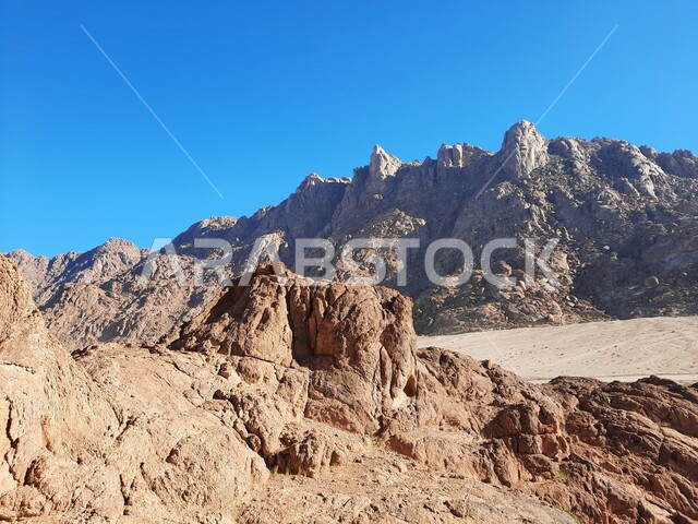 The mountain range adjacent to Split Rock in the desert city of Tabuk ...
