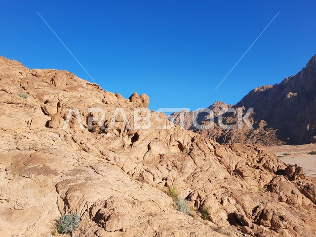 Enjoying the natural scenery in the daytime, the mountain range ...