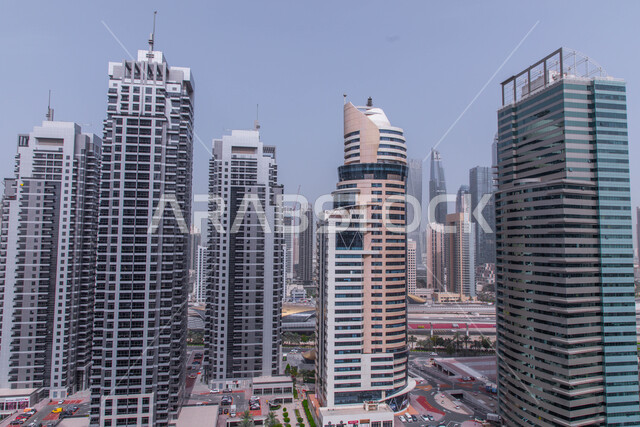 Famous tourist attractions in broad daylight, commercial establishments ...