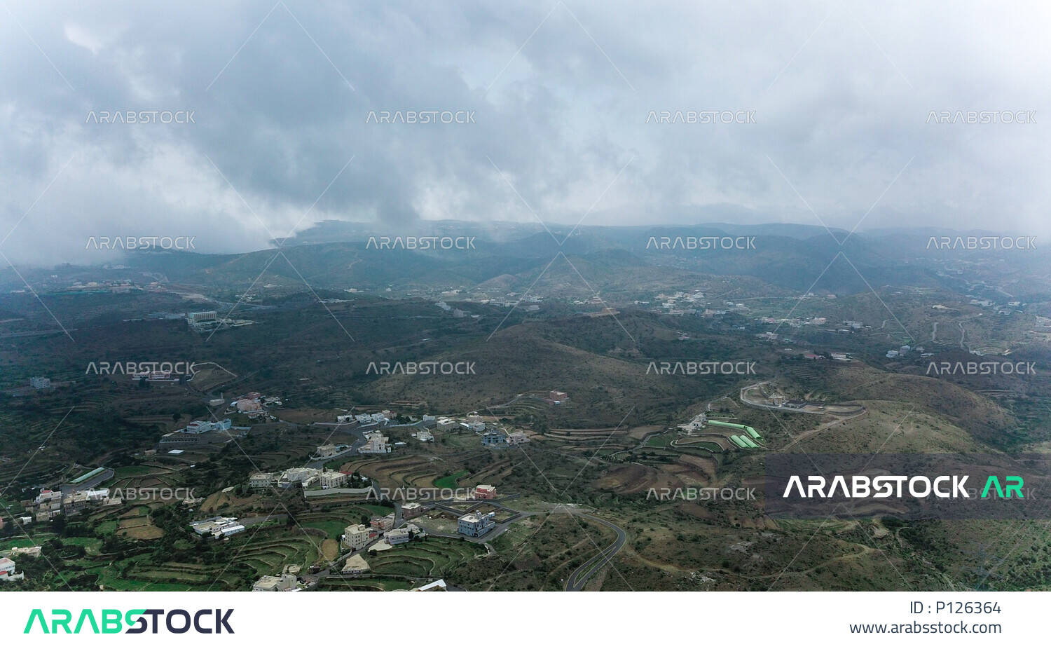 الأجواء الشتوية فوق القمم الجبلية والمرتفعات في منطقة عسير، السماء ...