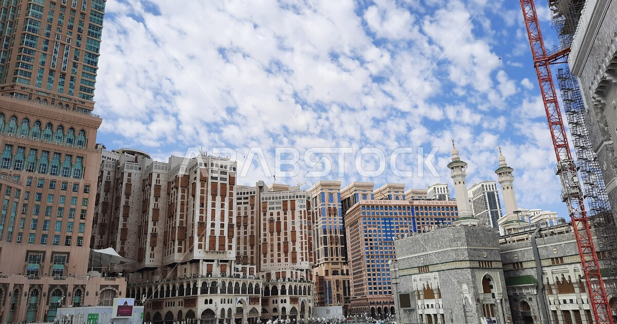 Pilgrims and Umrah pilgrims in the outer square of the Grand Mosque in ...