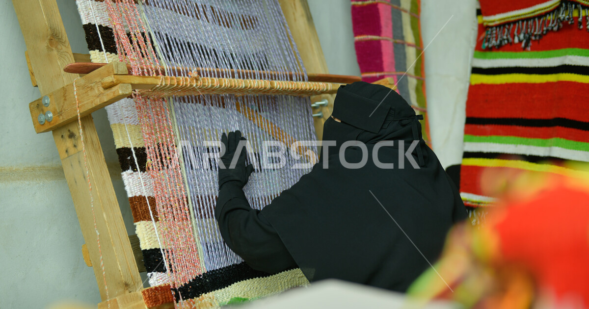 صناعات ومهن تقليدية شعبية قديمة، حرف يدوية تراثية سعودية، صورة من الخلف ...