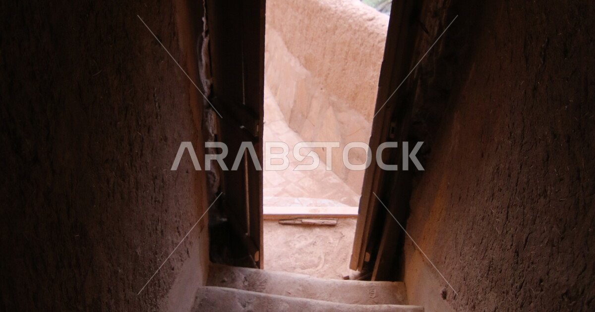 Historical facilities in the village of Ushaiqar in Shaqra Governorate ...