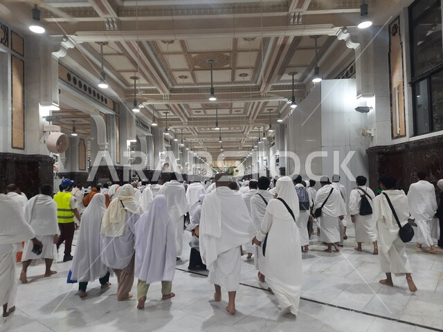 Performing Hajj and Umrah rituals, pilgrims and Umrah performers ...