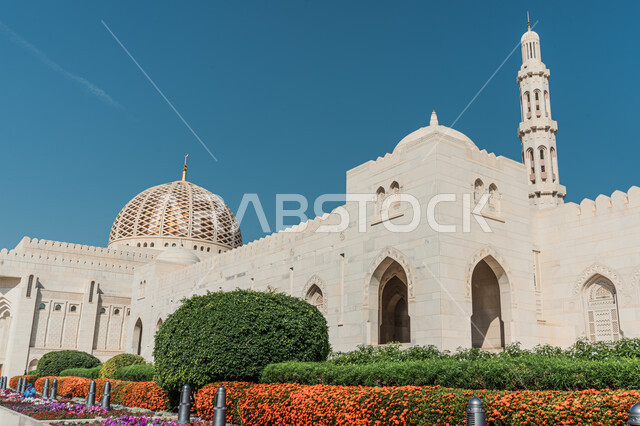 Cultivation of trees and plants in the Sultan Qaboos Mosque Mosque ...