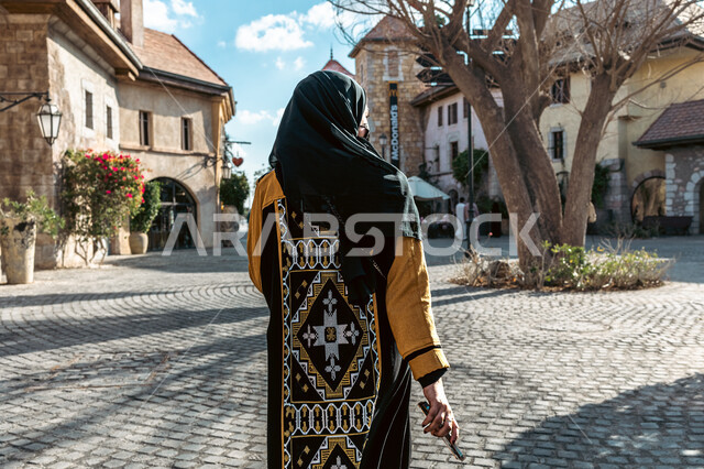 Walking and wandering in the neighborhoods and roads in the Kingdom of ...