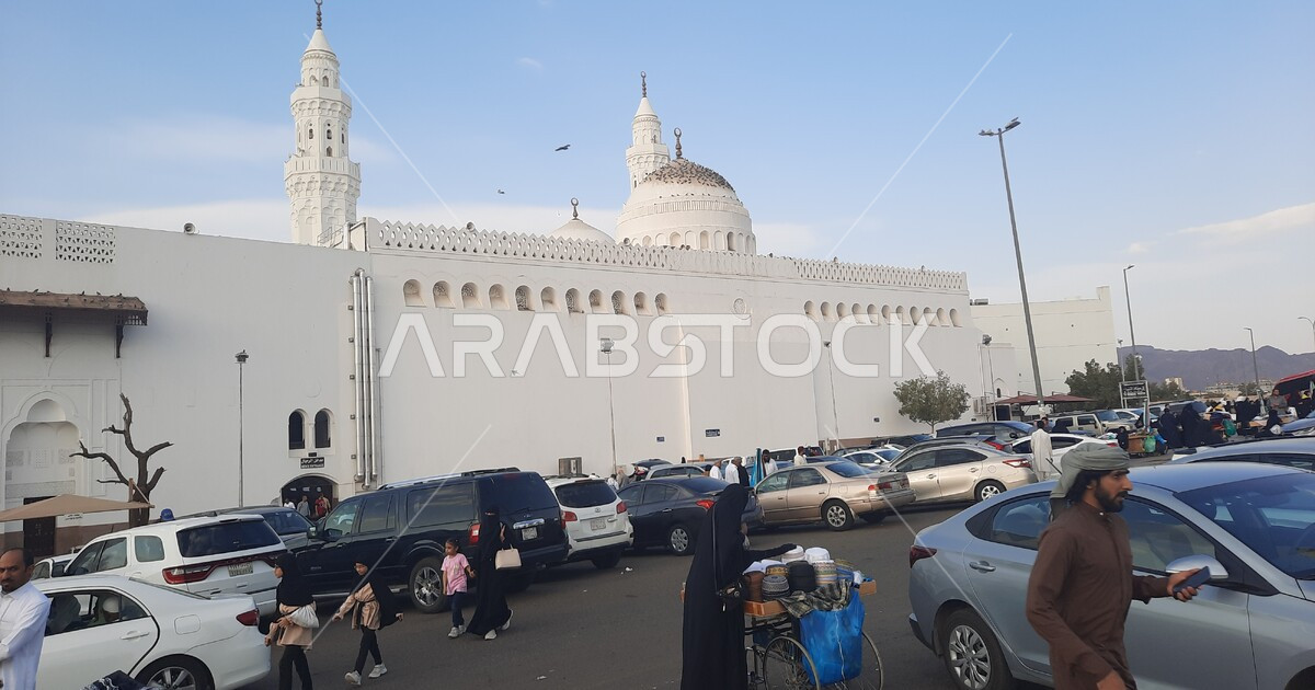 The parking lot next to the mosque in Medina, the architectural art of ...
