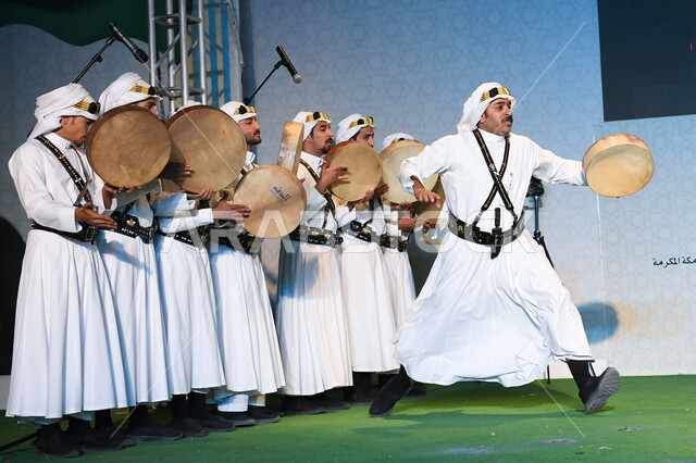Folk art dances in the Hijaz region, poetry, singing and dancing ...
