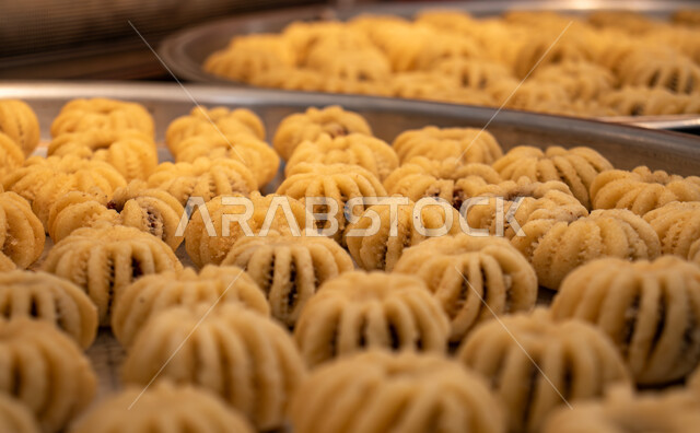 Ajwa and date maamoul tablets, traditional Saudi sweets, how to prepare ...