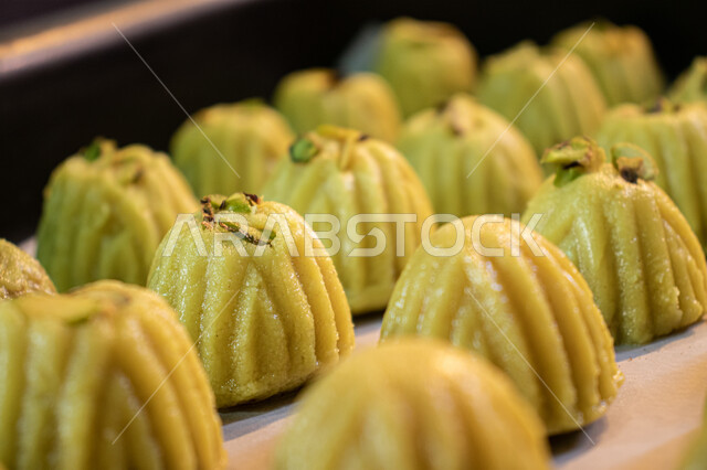 Pistachio maamoul tablets, Saudi desserts with nuts, how to prepare ...
