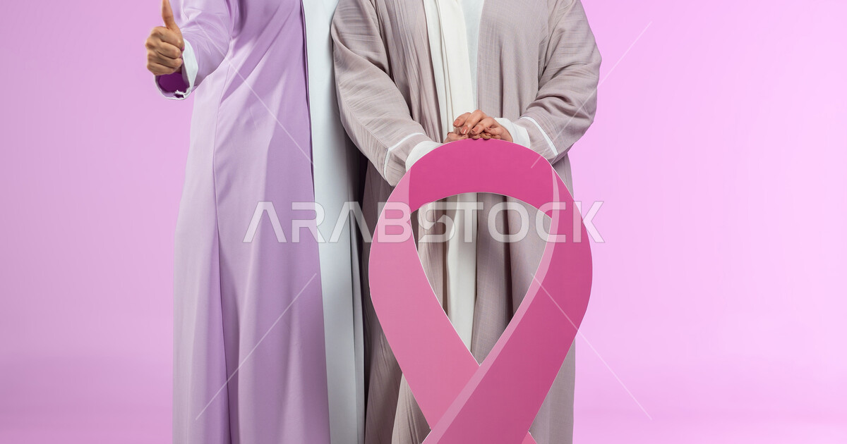 رفع اصبع الابهام بتعابير الرضا والجودة، الاعجاب بشعار الحملة العالمية ...