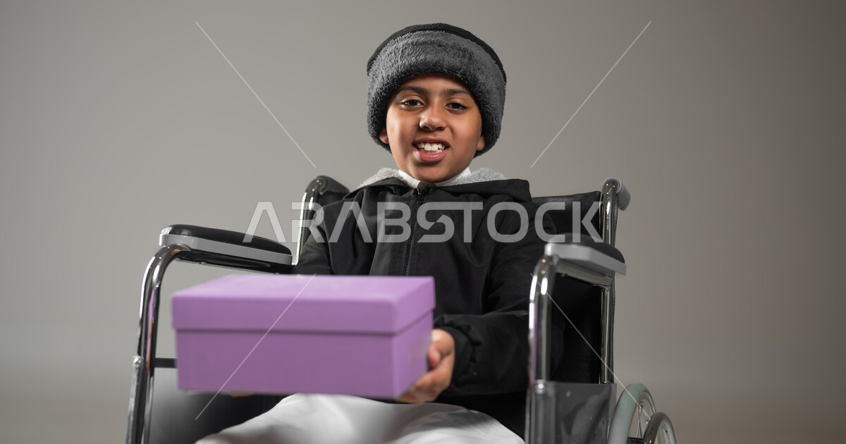 شعور المعاقين بالإنتماء والتقدير، الضعف في القدرة الحركية، بورتريه مقرب لطفل عربي سعودي خليجي ...
