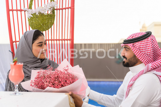 A Saudi couple celebrates their wedding anniversary day with gifts and ...