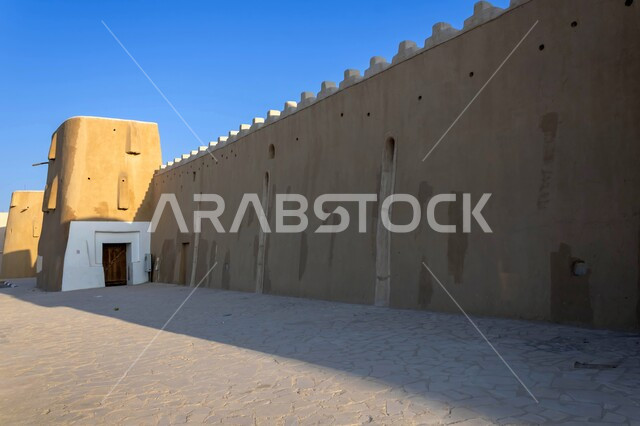 Ancient historical mud buildings, Khuzam Heritage Palace in Al-Ahsa ...