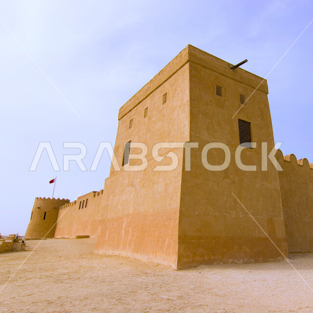 Heritage mud castles, old-style architectural art, small wooden windows ...
