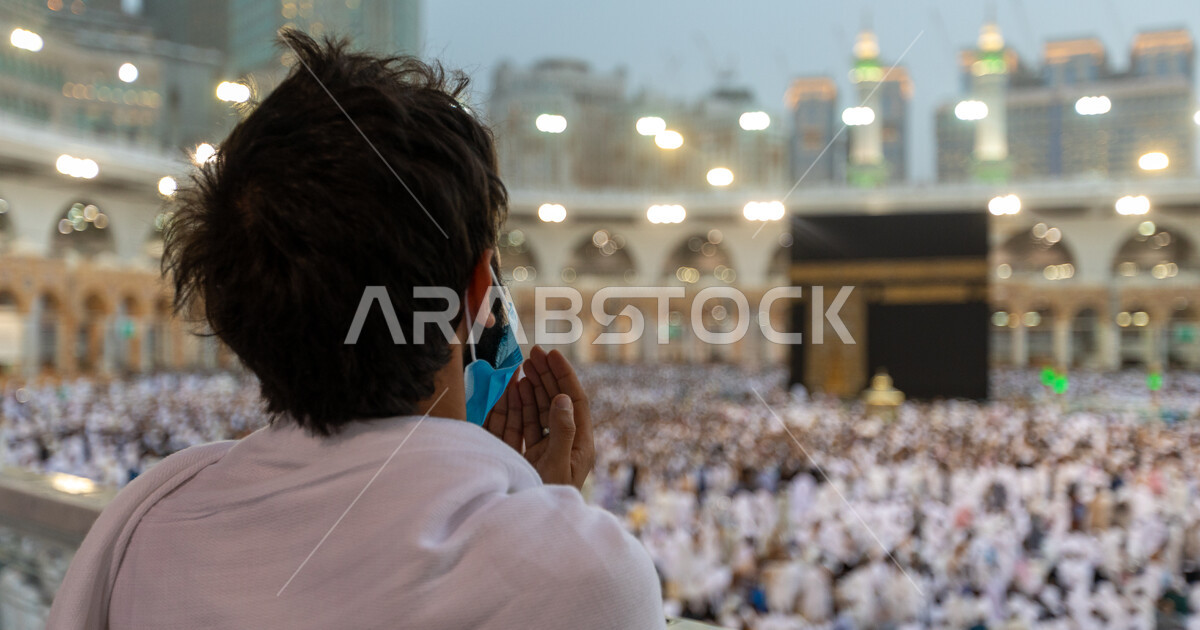 Worshiping and getting closer to God, holy Islamic places, an Arab Gulf ...