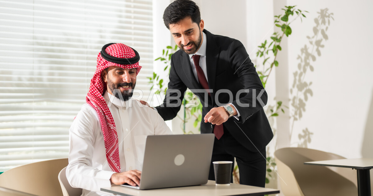 تحقيق أهداف الشركة، مفهوم إدارة الأعمال، إنجاز المهام عبر الحاسوب المحمول، مناقشة المشاريع ...