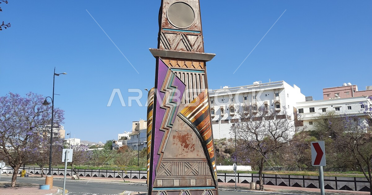 المعالم و الأماكن الطبيعية في المملكة، التحف الفنية المزخرفة بالألوان ...