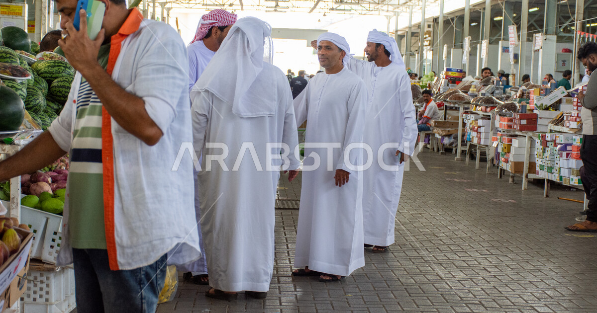 تجمع الزبائن لشراء السلع الغذائية، محاصيل ومنتجات زراعية محلية وطنية ...